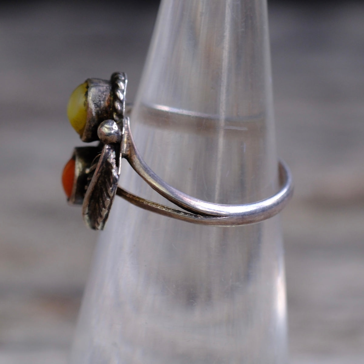 Vintage Sterling Mother Of Pearl and Coral Ring 4.5 – American Decay